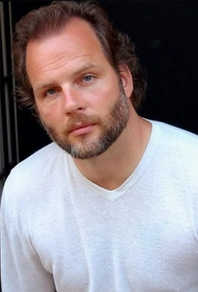 Adrian G. Griffiths | Doblaje Wiki | Fandom