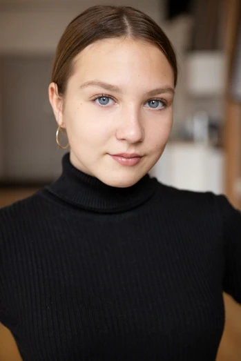 Isabelle Nélisse | Doblaje Wiki | Fandom