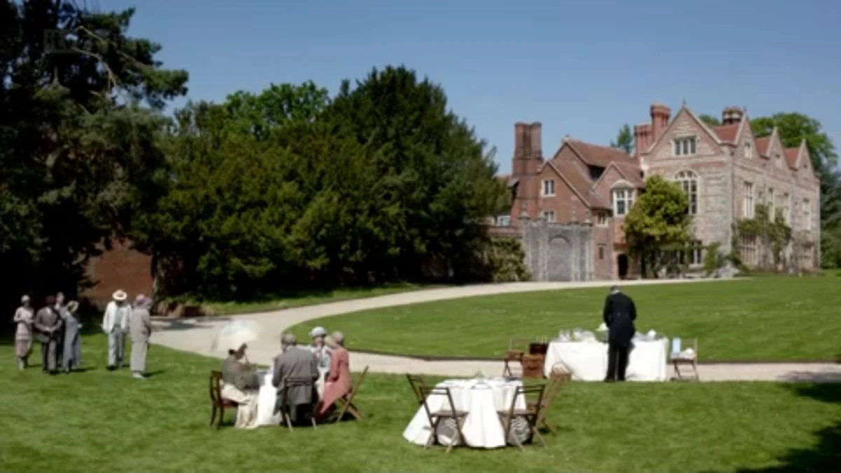 Downton Place | Downton Abbey Wiki | Fandom