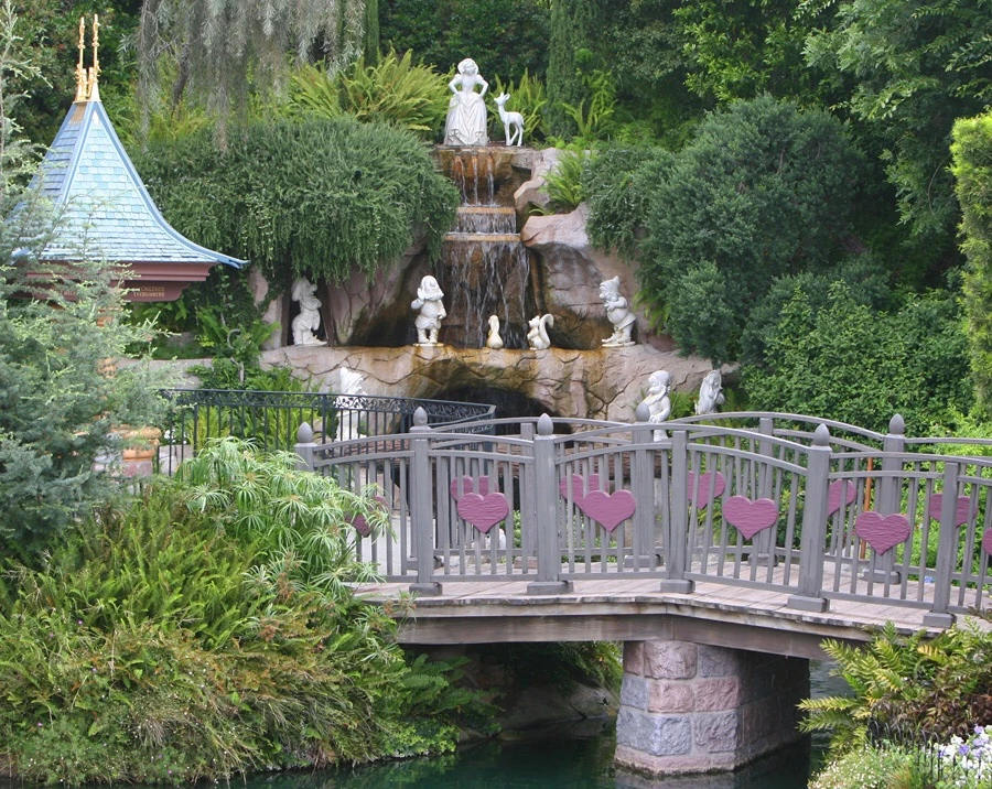 Snow White Grotto | Disney Parks Wikia | Fandom