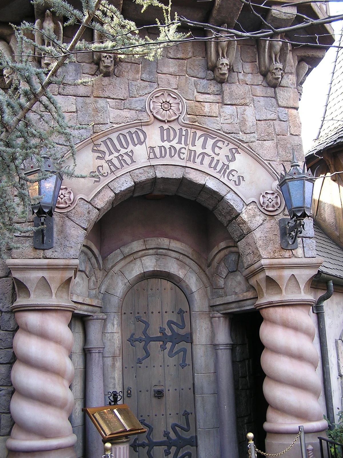 Snow White's Scary Adventures | Disney Parks Wikia | Fandom