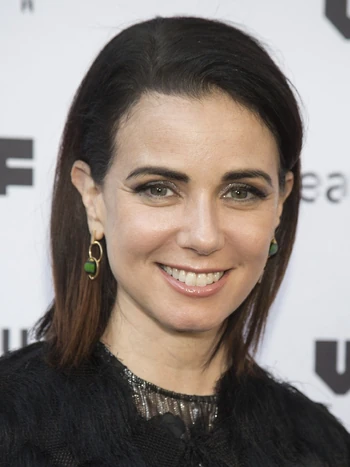Mia Kirshner | Dracula Wiki | Fandom