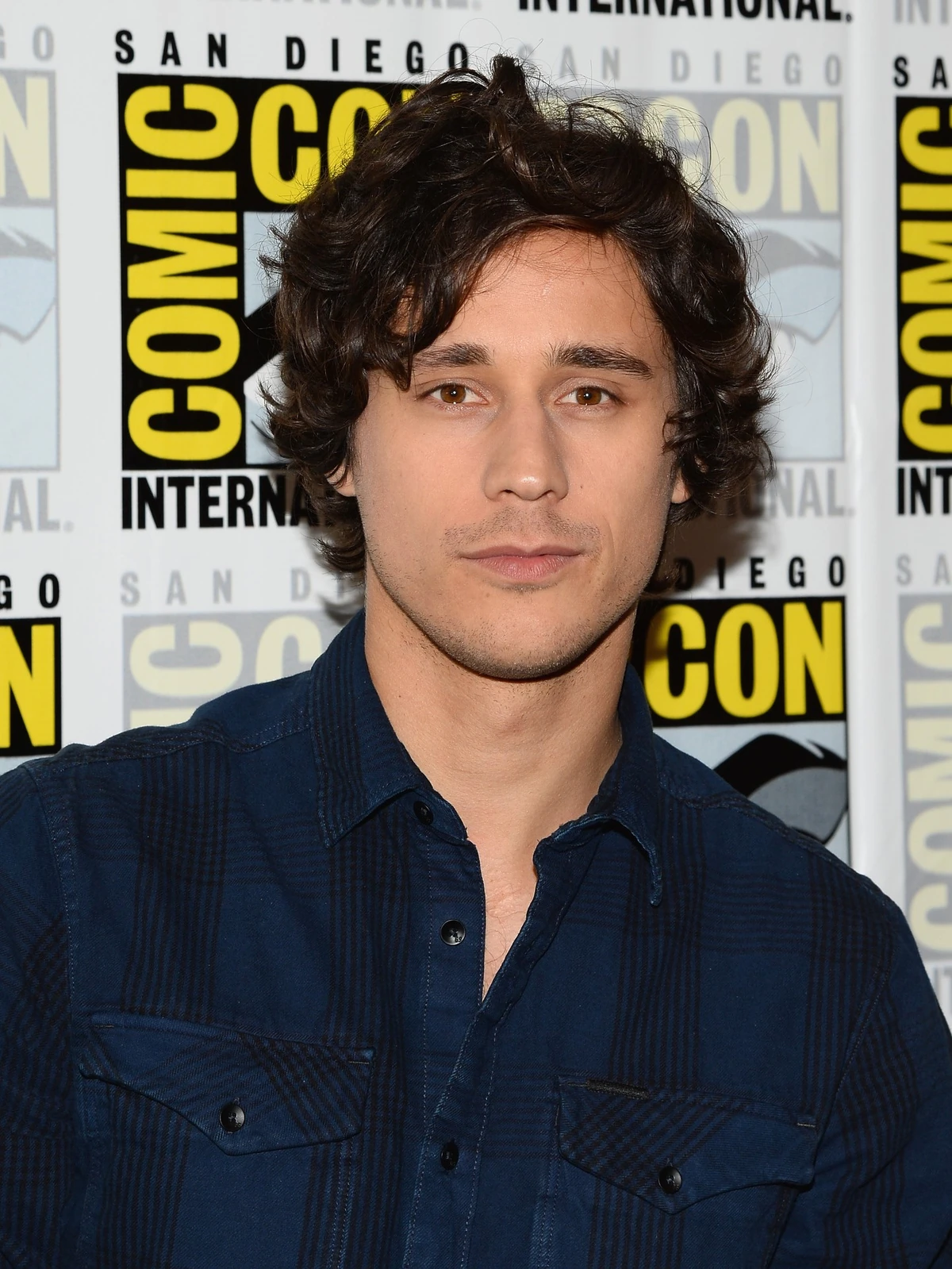 Peter Gadiot | Yellowjackets Wiki | Fandom