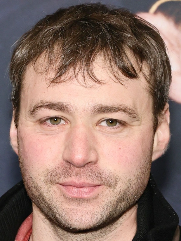 Emory Cohen | Dublapédia | Fandom