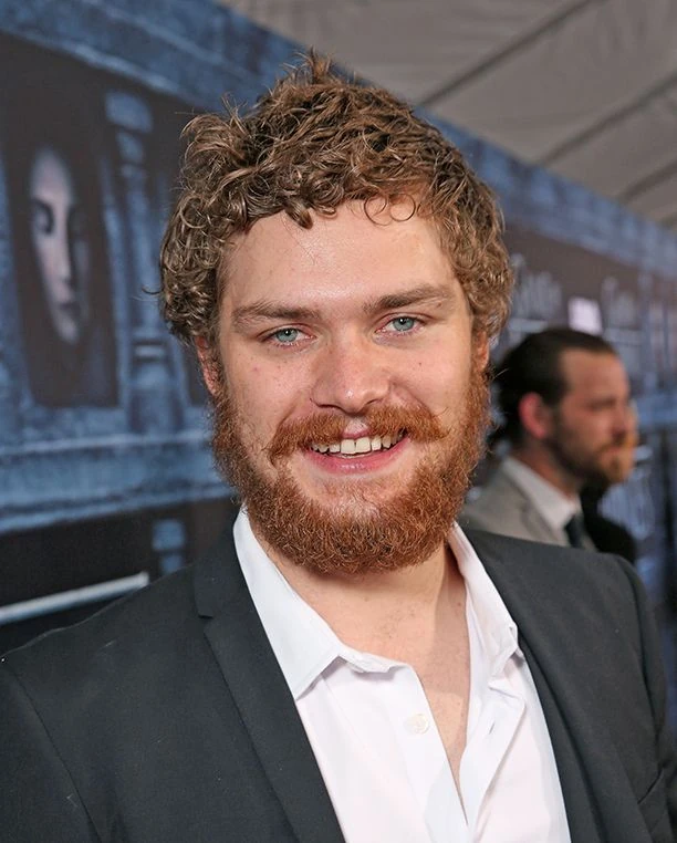 Finn Jones | Dublapédia | Fandom