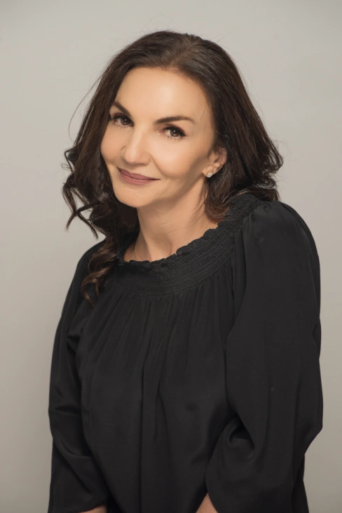 Elizabeth Guindi | Dublapédia | Fandom
