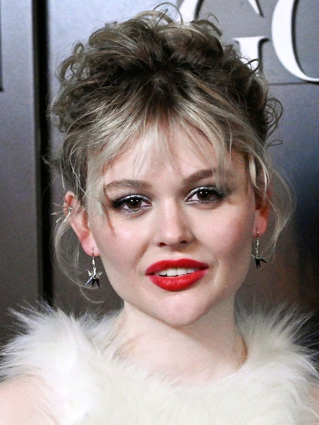 Emily Alyn Lind | Dublapédia | Fandom