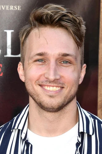 Shayne Topp | Dublapédia | Fandom