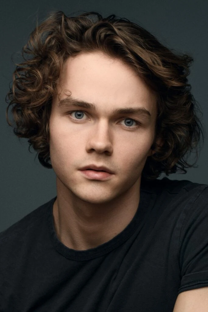 Levi Miller | Dublapédia | Fandom