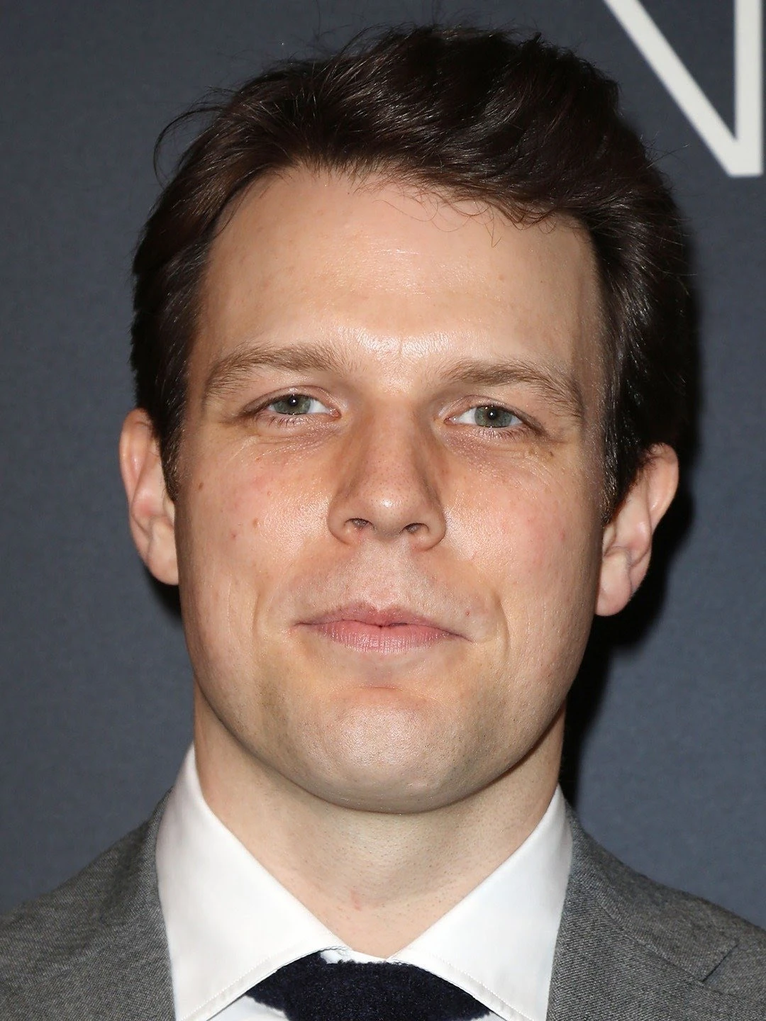 Jake Lacy | Dublapédia | Fandom