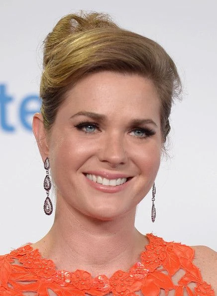 Sonya Smith | Dublapédia | Fandom