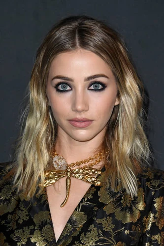 Emily Rudd | Dublapédia | Fandom