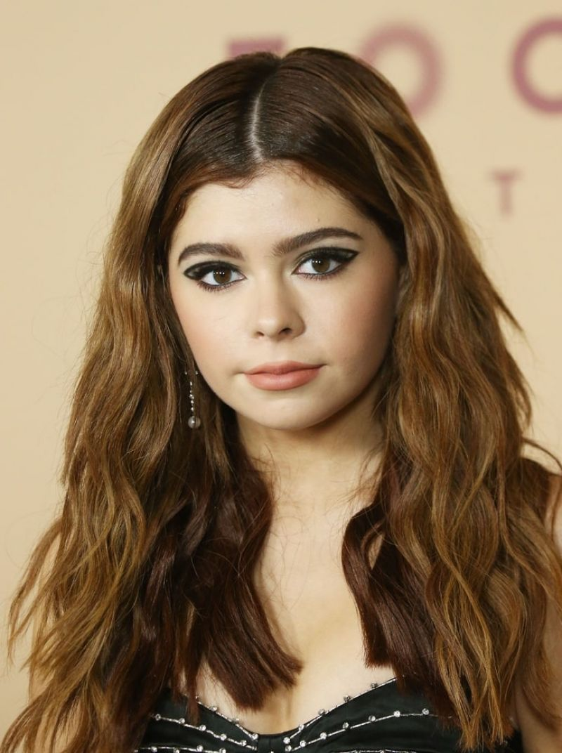 Addison Riecke | Dublapédia | Fandom