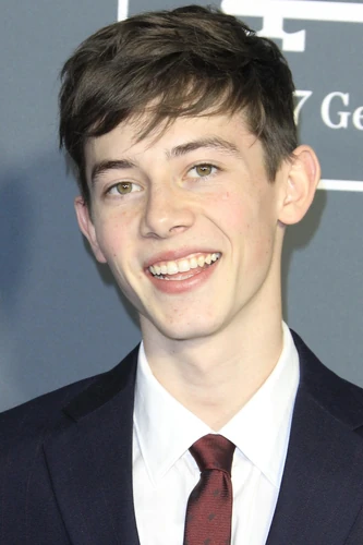 Griffin Gluck | Dublapédia | Fandom