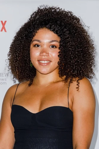 Ruby Barker | Dublapédia | Fandom