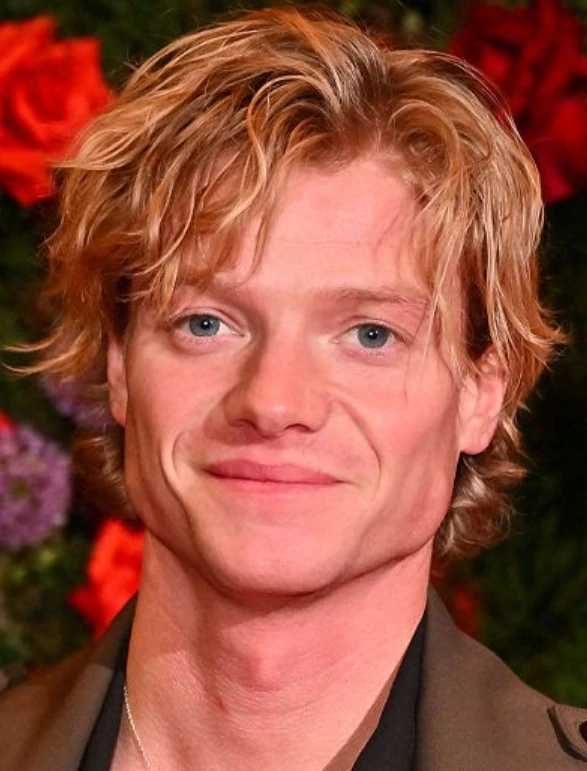 Tom Rhys Harries | Dublapédia | Fandom