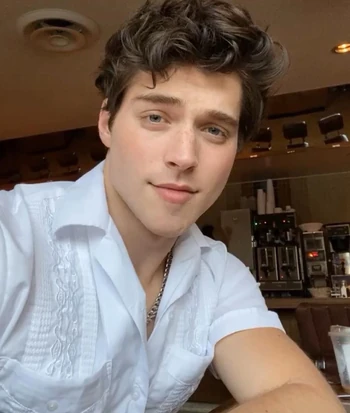 Froy Gutierrez | Dublapédia | Fandom