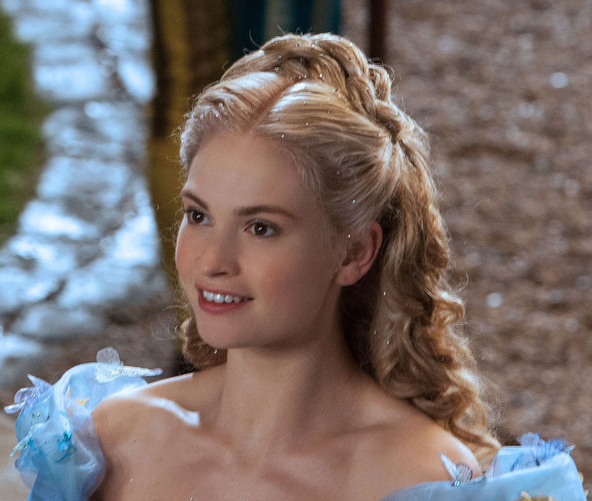Lily James | Wiki Dublagem | Fandom