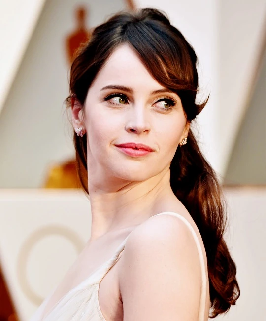 Felicity Jones | Wiki Dublagem | Fandom