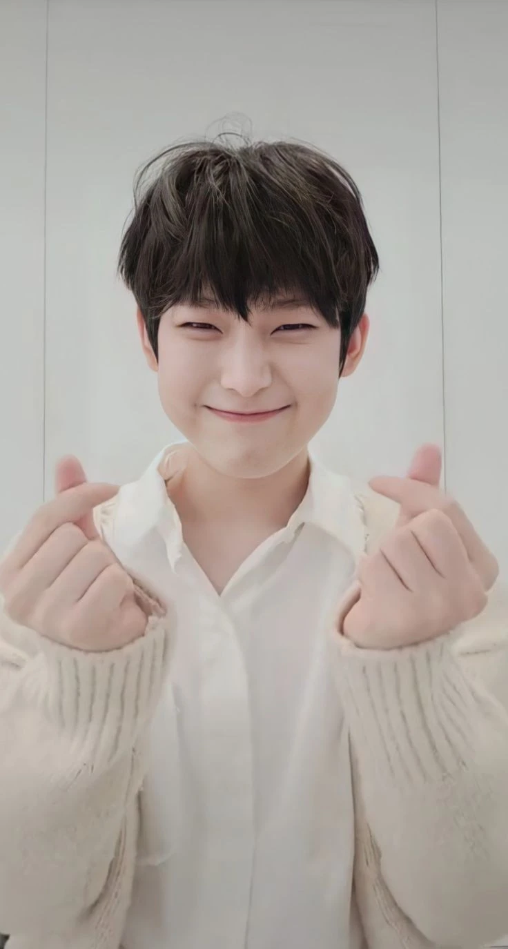 In case you're having a bad day like me, here's a Sunoo pic to cheer you up