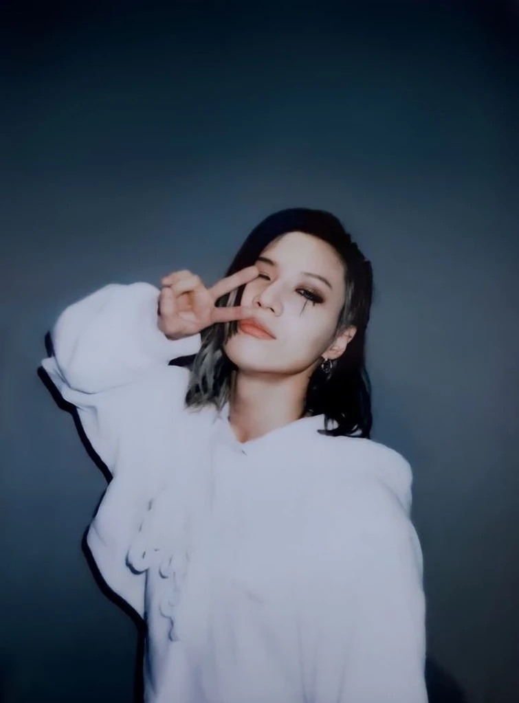 GIVE ME THE MOST GENDER ENVY PICS OF YOUR BIASES | Fandom