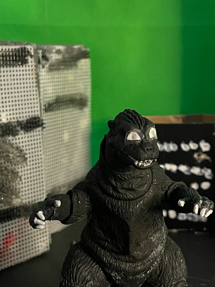 I tried to make a custom analog horror Godzilla figure how does it look ...