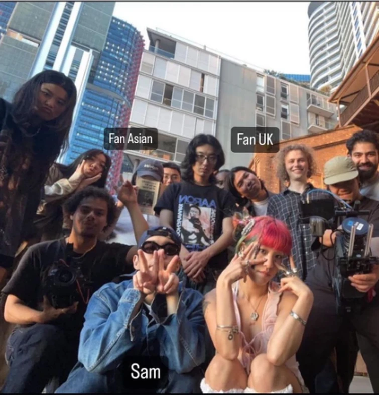 Last night, appearing on a tour of a close brother in front of fans ...