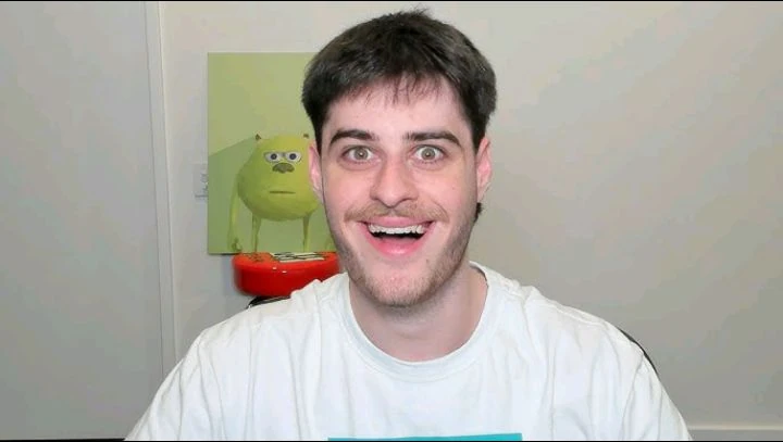 Every time i see fanart of kris smiling It reminds me of this Image ...