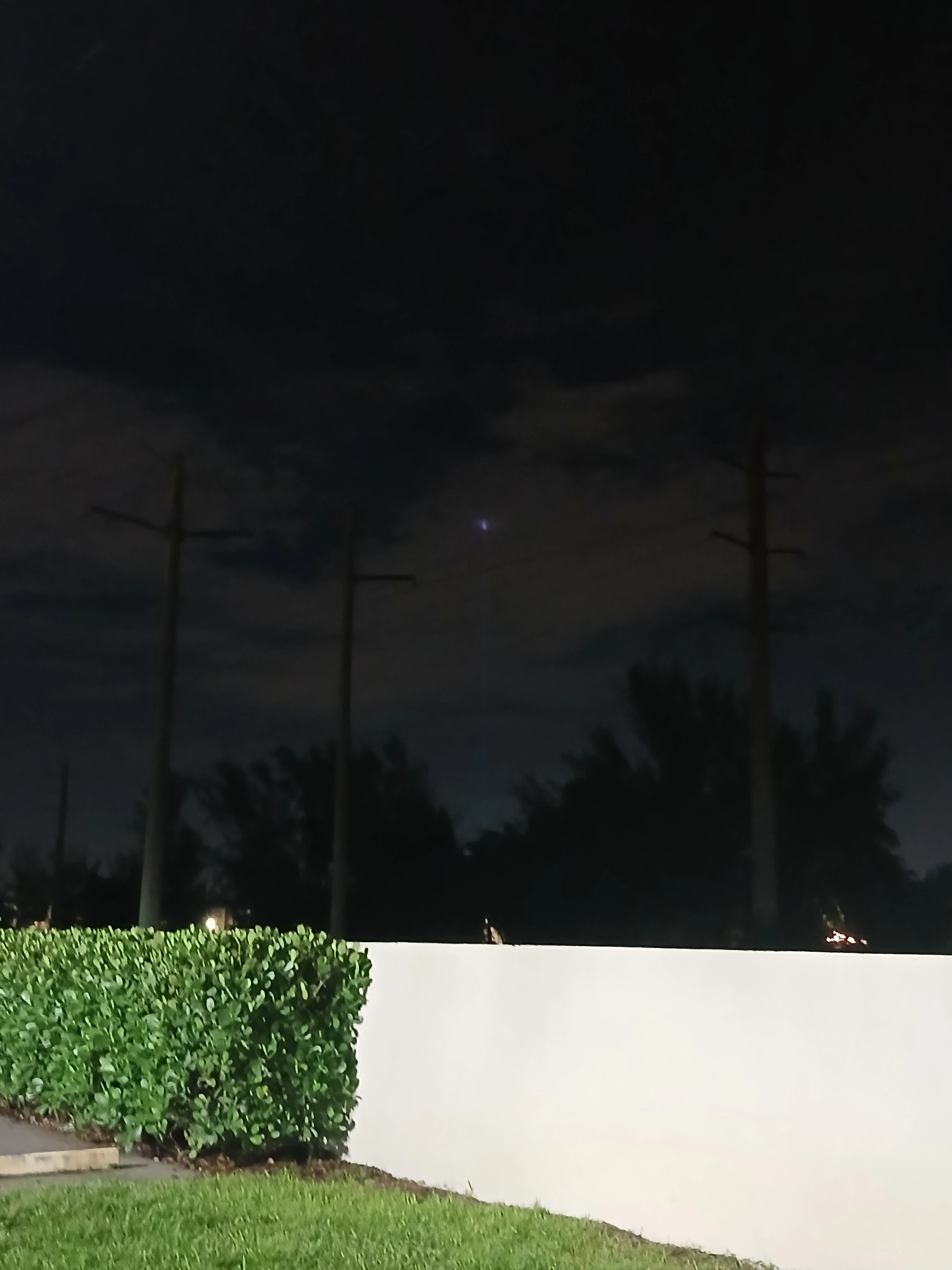 Pictures of a weird sky phenomenon I took last night | Fandom