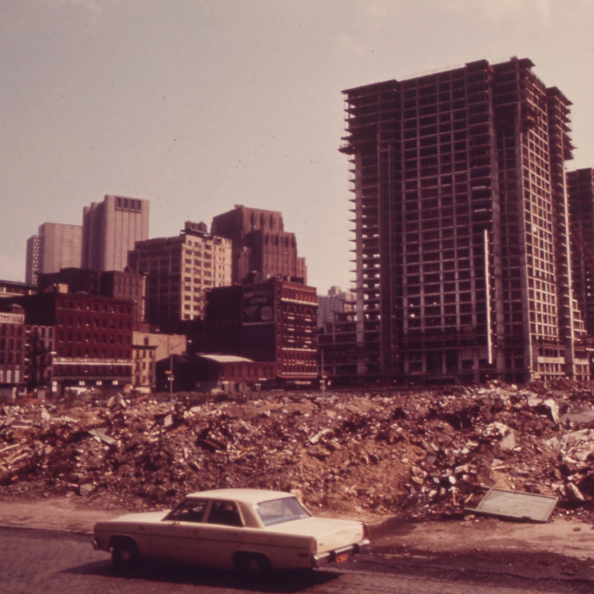 Everybody Out | Earth-347 Wiki | Fandom