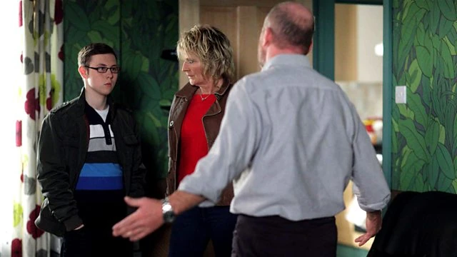 Episode 4122 (14 December 2010) | EastEnders Wiki | Fandom