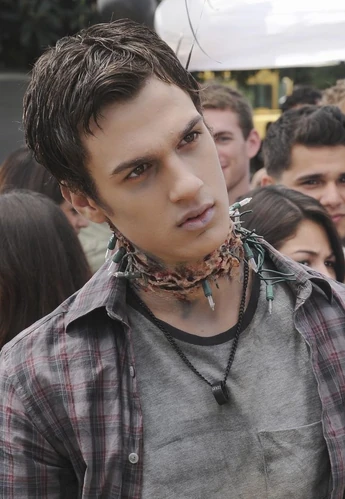 Gus | Eastwick Wiki | Fandom