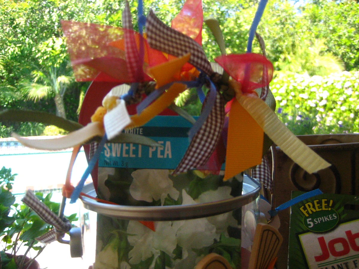 Altered Artworks Garden Pail | Easy Crafts Wiki | Fandom