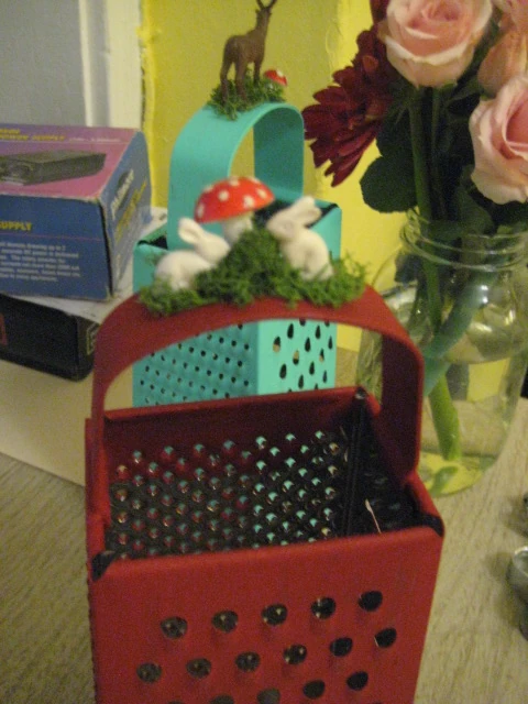 Cheese Grater Earring Stand | Easy Crafts Wiki | Fandom