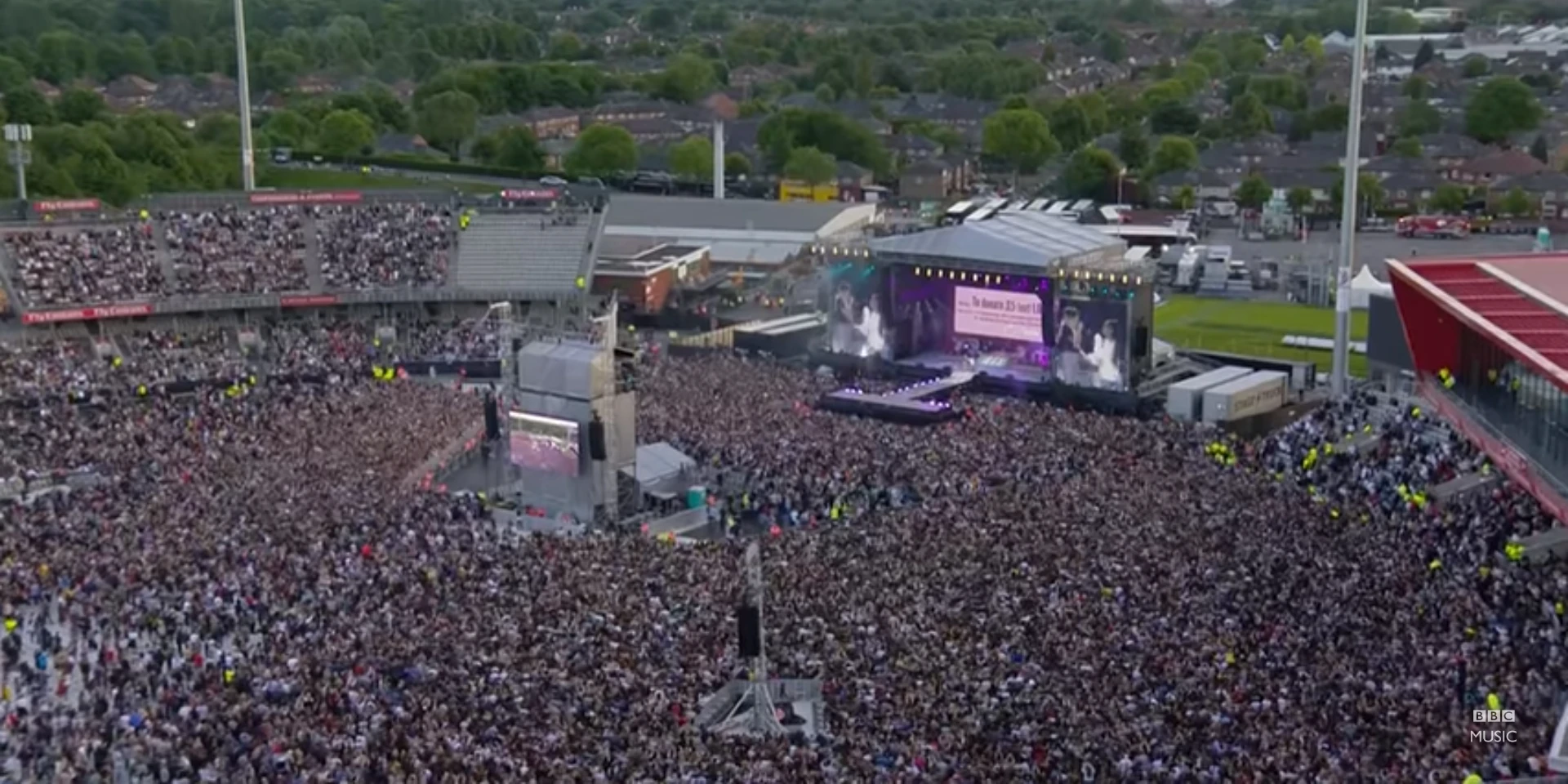 one love manchester is 5 | Fandom