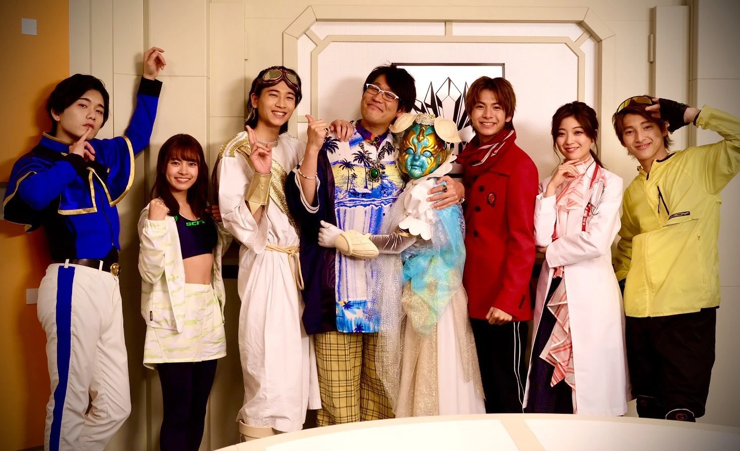 Shiguru not wearing civilian clothes in the last episode of Kiramager ...