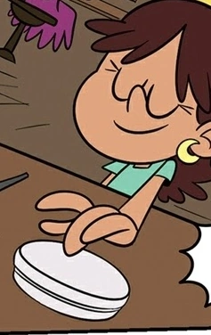 Roxanne is applying makeup, hopefully nothing can go wrong with the ...