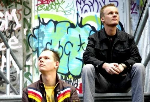 4 Strings | EDM Wiki | Fandom