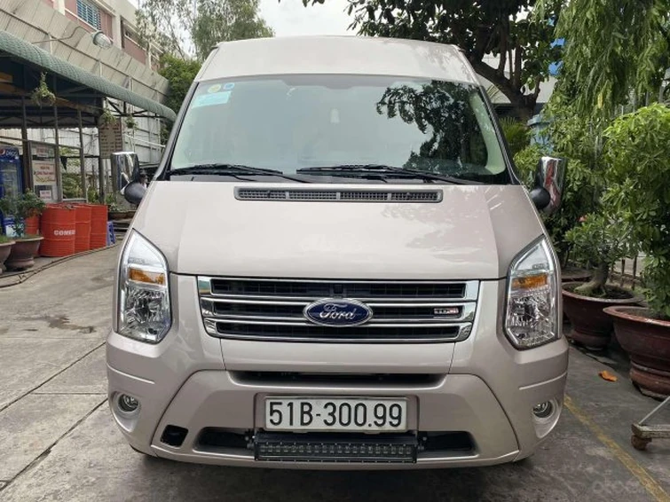 Welcome to BlueBRZ's car comparison: 2019 Ford Transit vs 2024 Ford ...