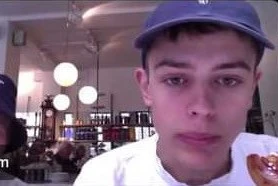 nyaa :33 meowww meoow >.