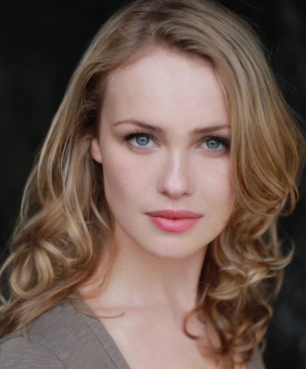 Hannah New | Wiki El tiempo entre costuras | Fandom