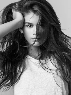 Lucy du Versailles | The Elemental Academy Roleplay Wiki | Fandom
