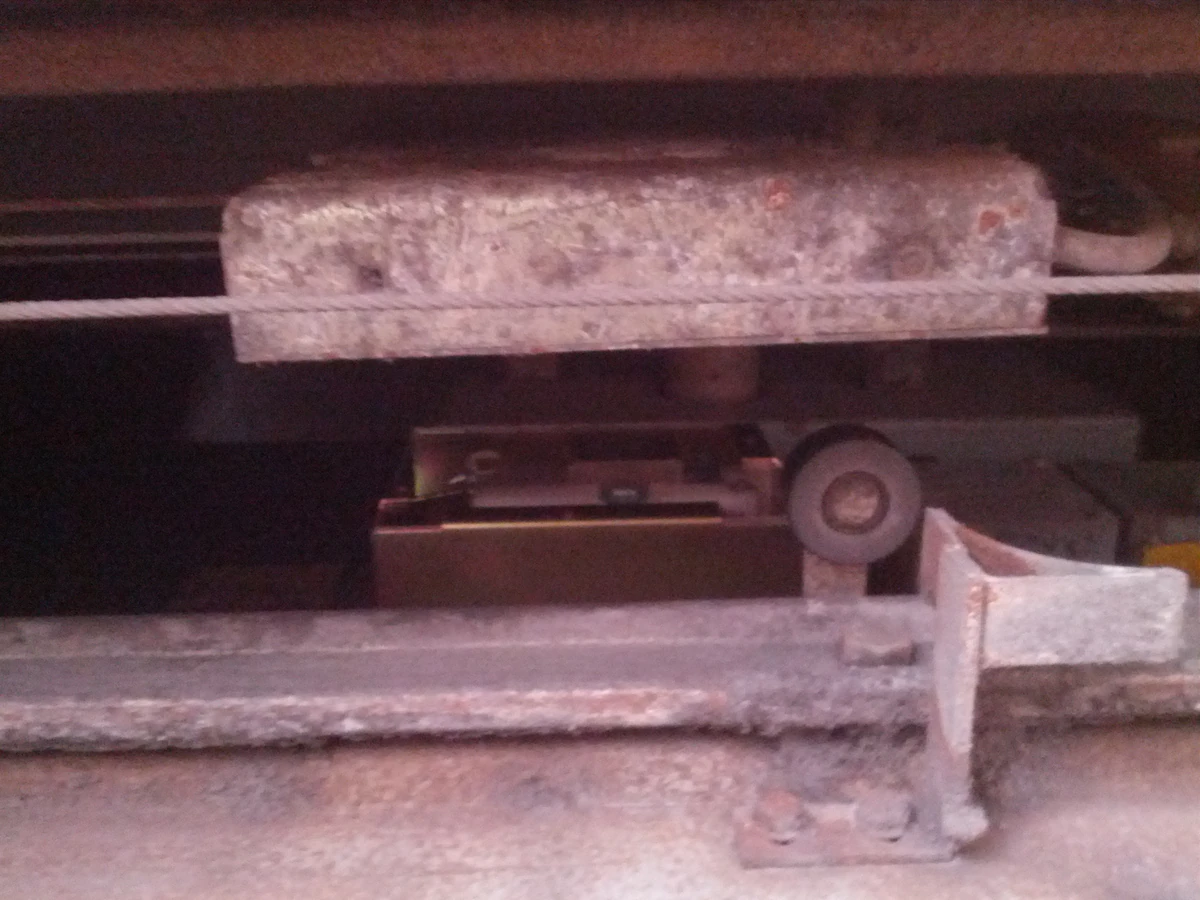 Door interlocks | Elevator Wiki | Fandom