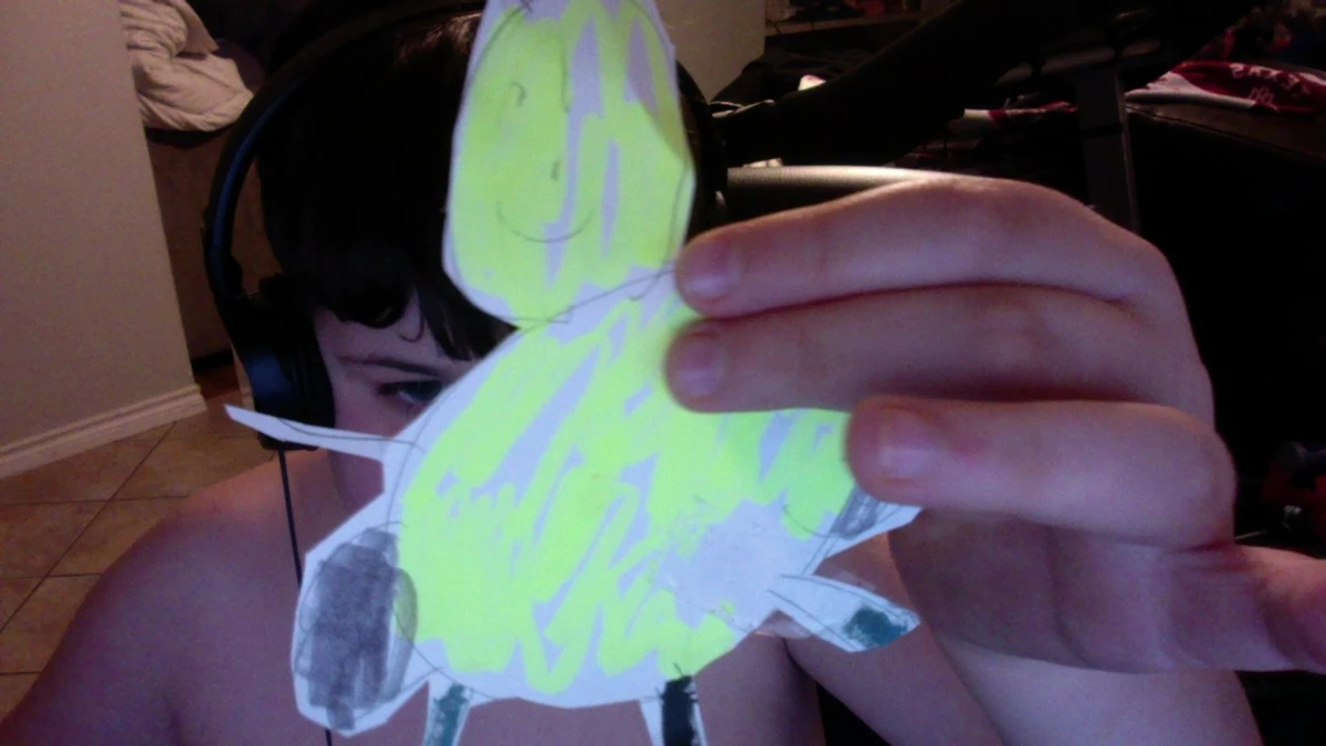 Bee | Elizabeth and Raspberry Wiki | Fandom