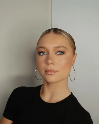 Hailey Bills | Elliana Walmsley Wiki | Fandom