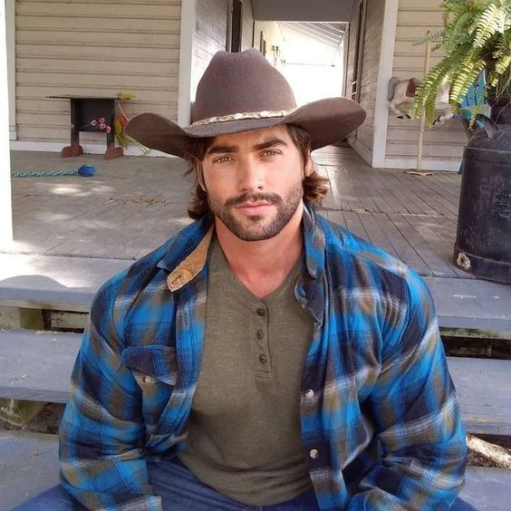 Rhett Eaton | Elsie Silver Universe Wiki | Fandom