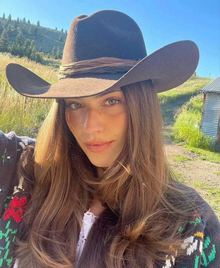 Bailey Jansen | Elsie Silver Universe Wiki | Fandom