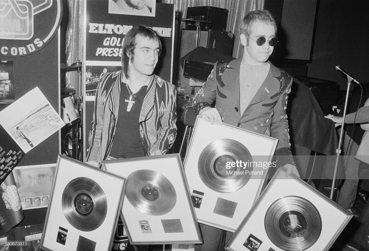 Ceremonia de otorgación de discos de oro de DJM Records | Wiki ...