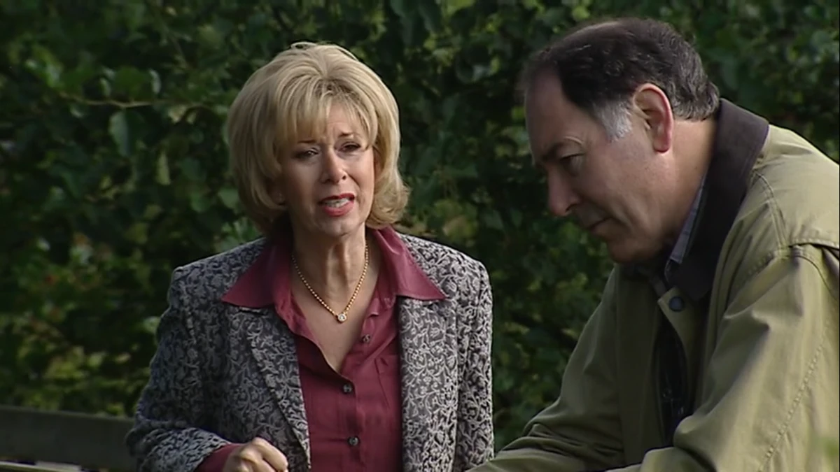 Episode 3883 (29th October 2004) | Emmerdale Wiki | Fandom