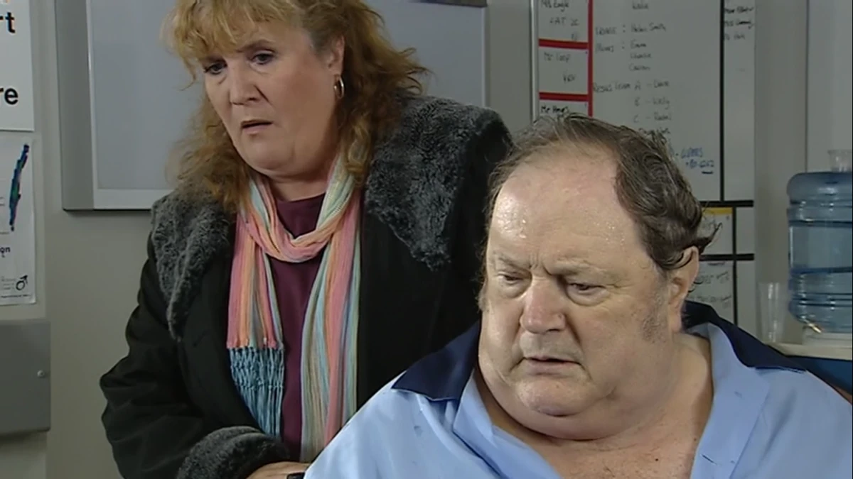 Episode 3873 (18th October 2004) | Emmerdale Wiki | Fandom